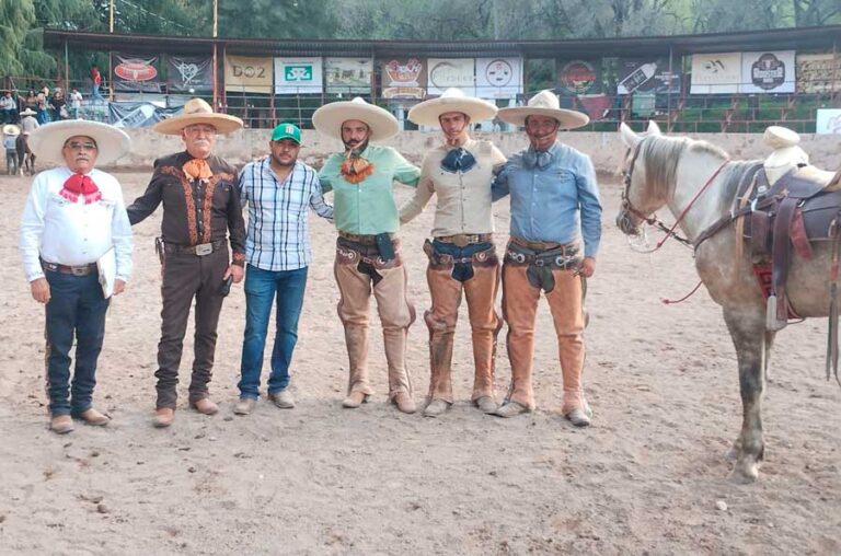 Todo un éxito el Coladero de Fiestas Patrias en el Lienzo Charro El ...
