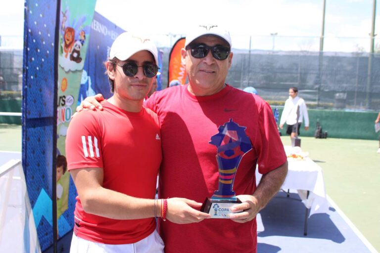 Premian a los campeones de la 1er etapa del tenis de la Copa ...